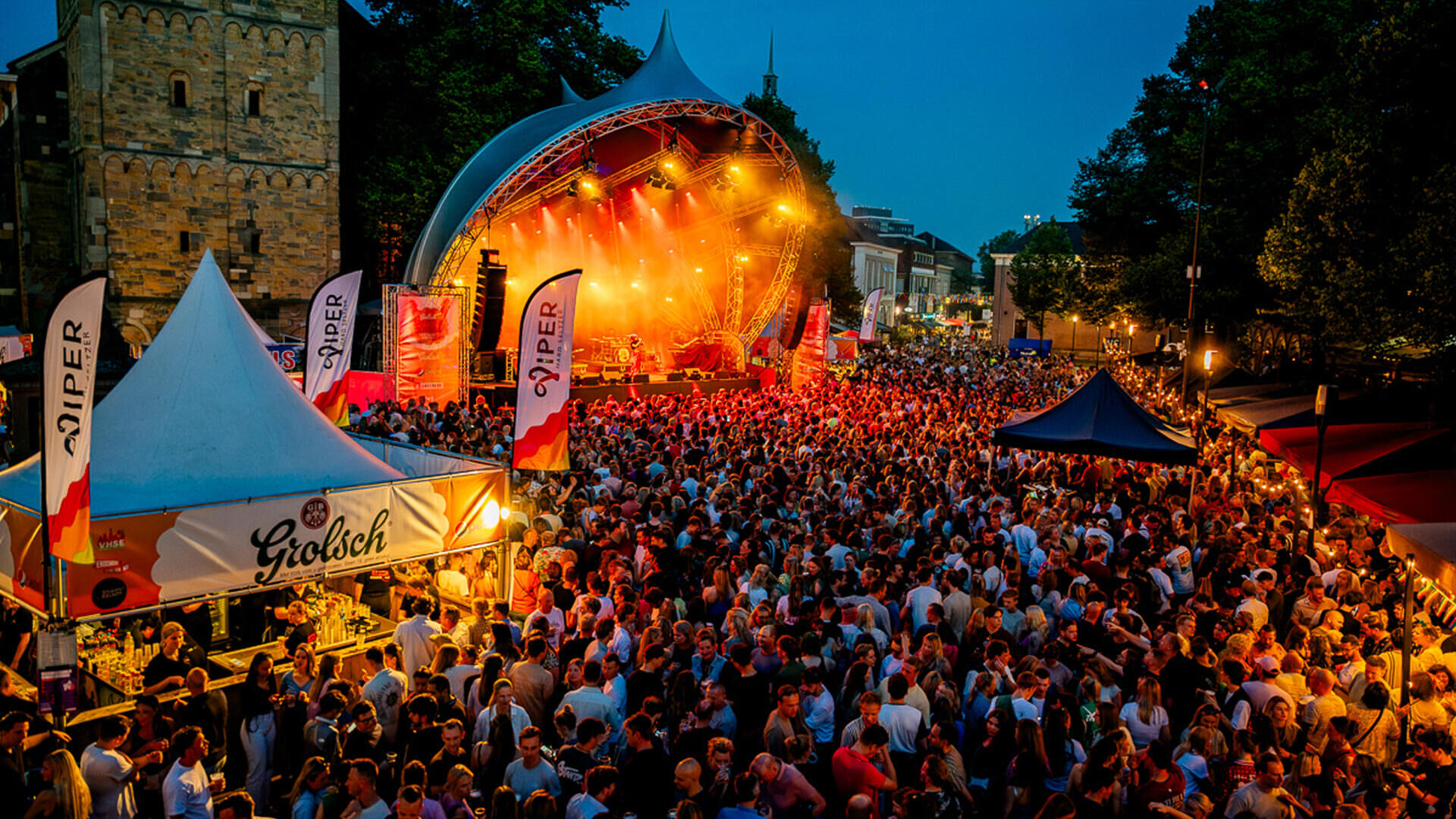 Red Roots Festival viert 700 jaar Enschede met o.a. Jett Rebel, Miss ...